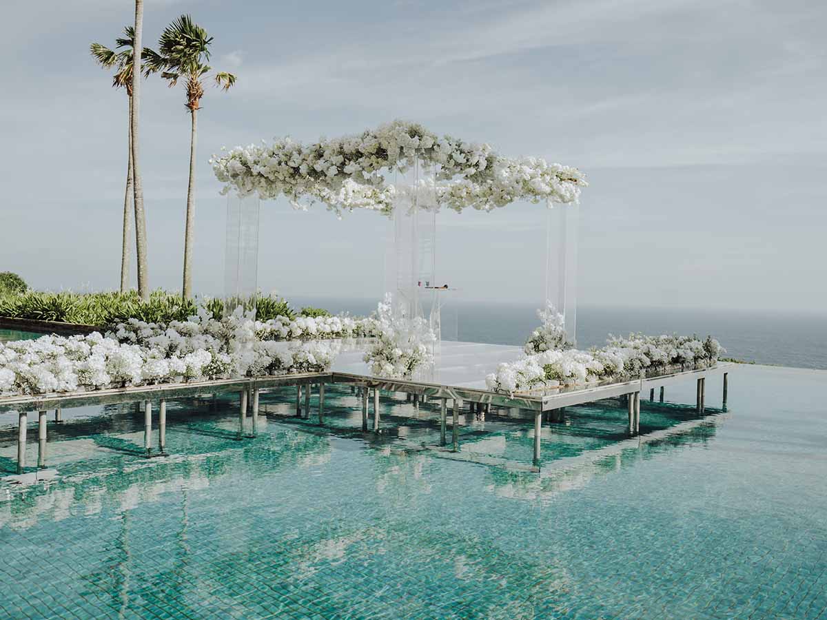 Floating wedding | Beachweddingtips.com